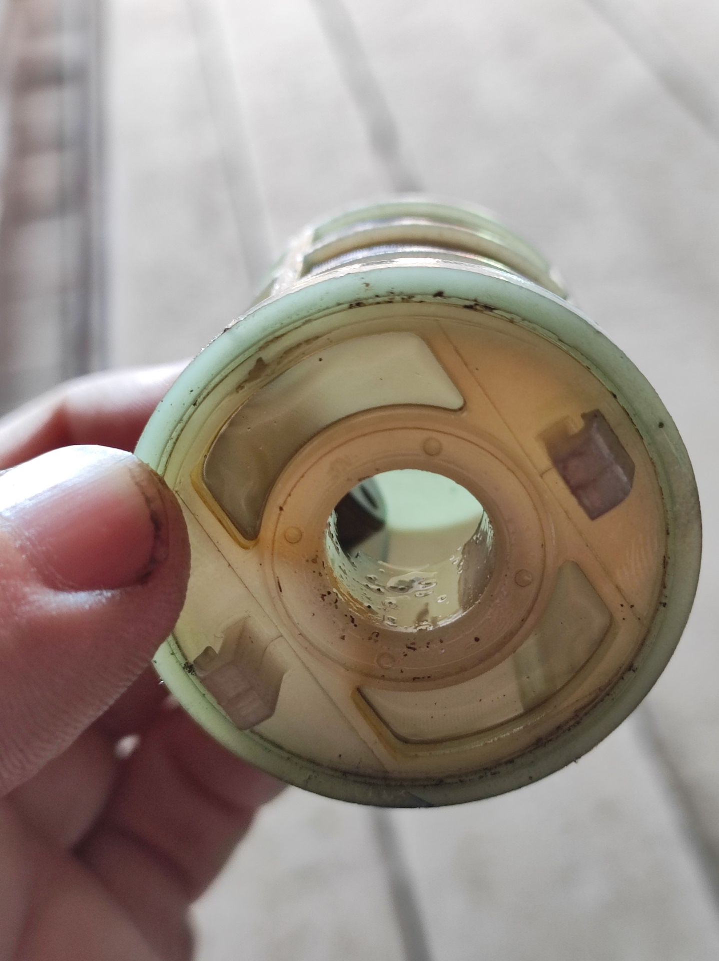 Замена фильтров грубой очистки топлива — Mitsubishi Pajero Sport (2G ...