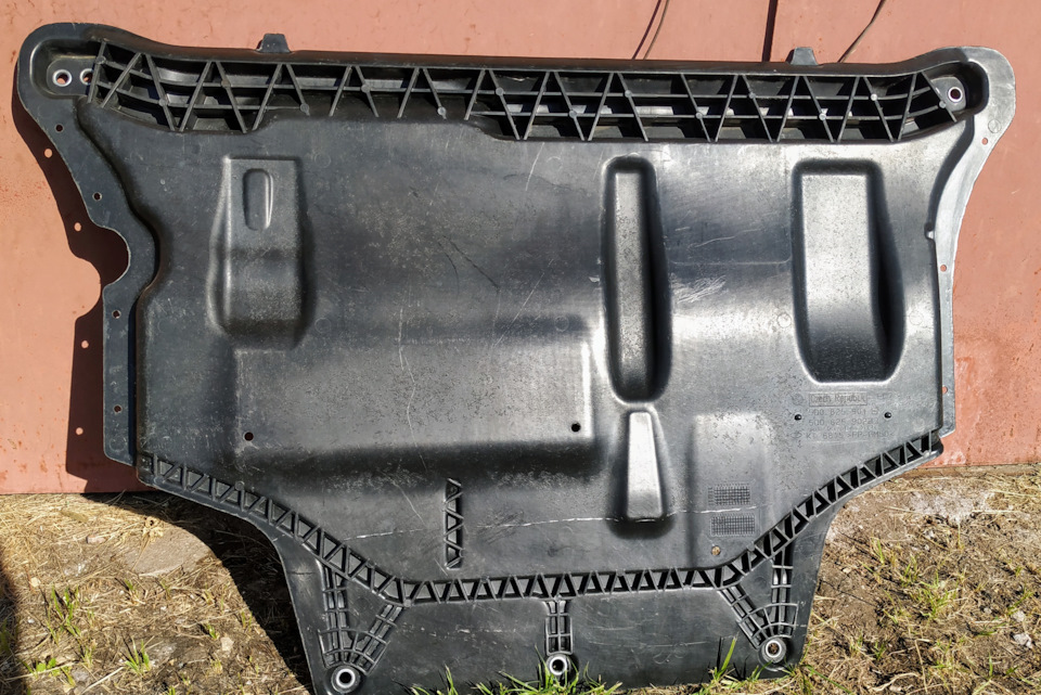 5Q0825901 Защитный брус сзади VAG | Запчасти на DRIVE2