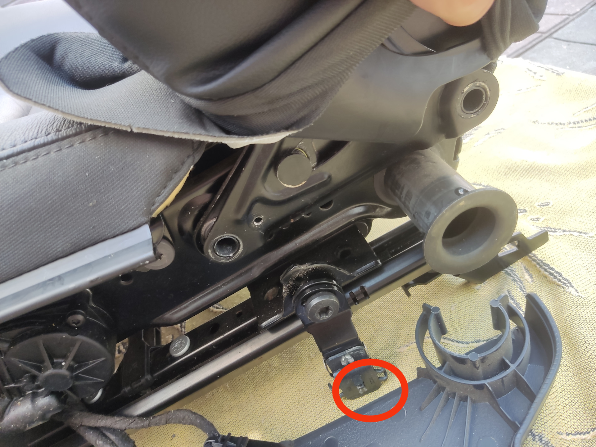 Люфт водительского сиденья Volvo s60 2 — Volvo S60 (2G), 2 л, 2015 года ...