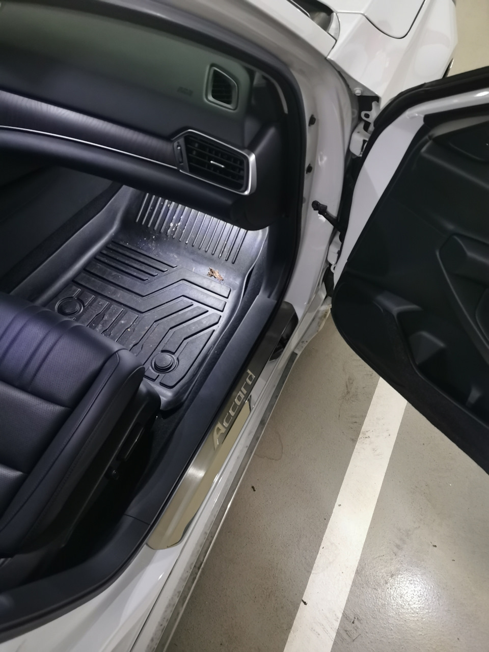 Установка защитных накладок порогов от Аккорд 8 — Honda Accord (10G), 1 ...