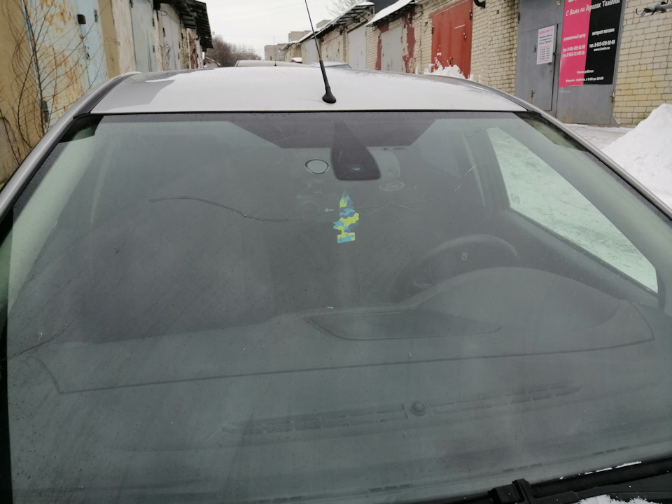 Замена лобового стекла — Ford Focus II Sedan, 1,8 л, 2007 года ...