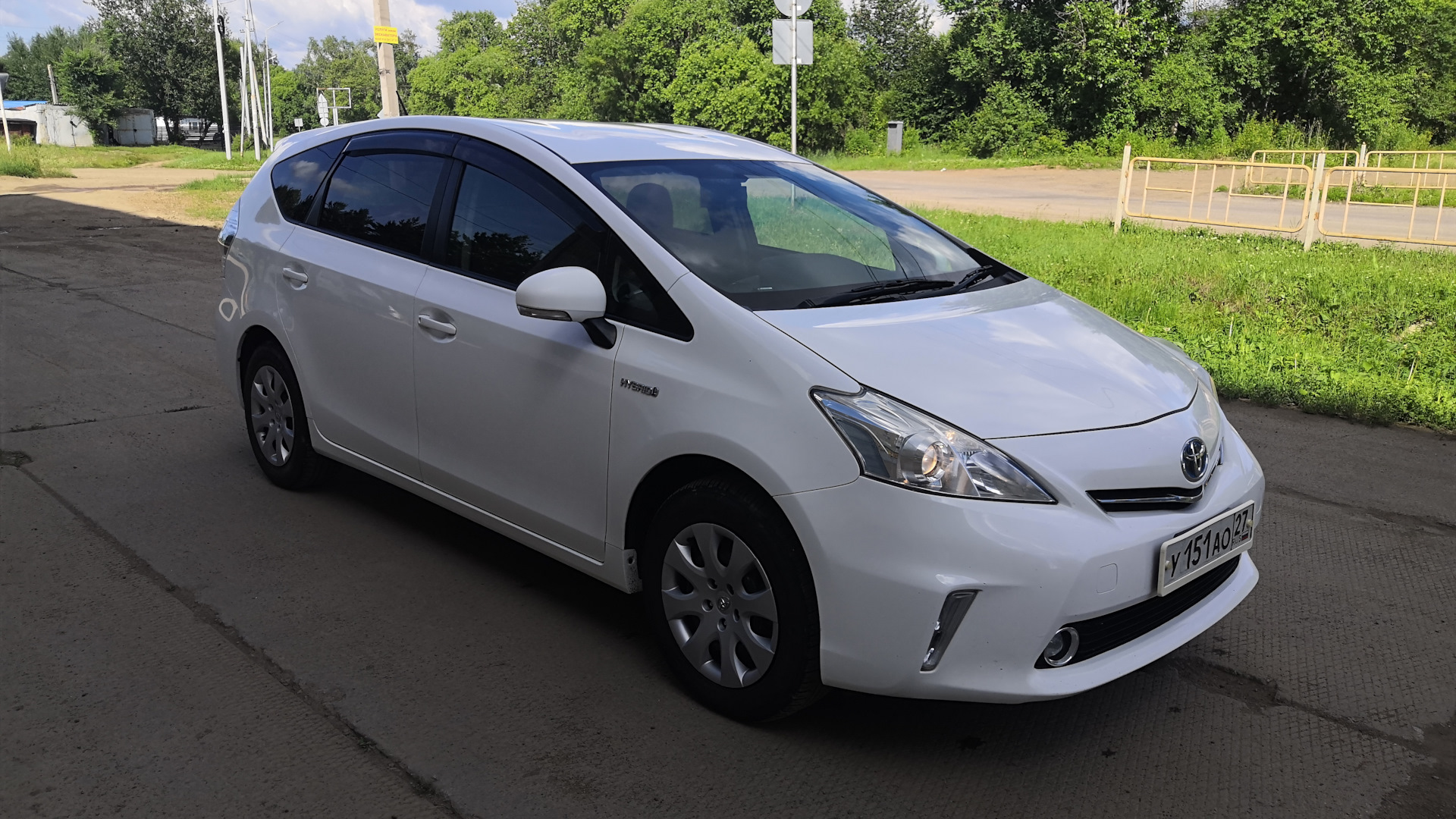 Toyota Prius Alpha 1.8 бензиновый 2012 | на DRIVE2