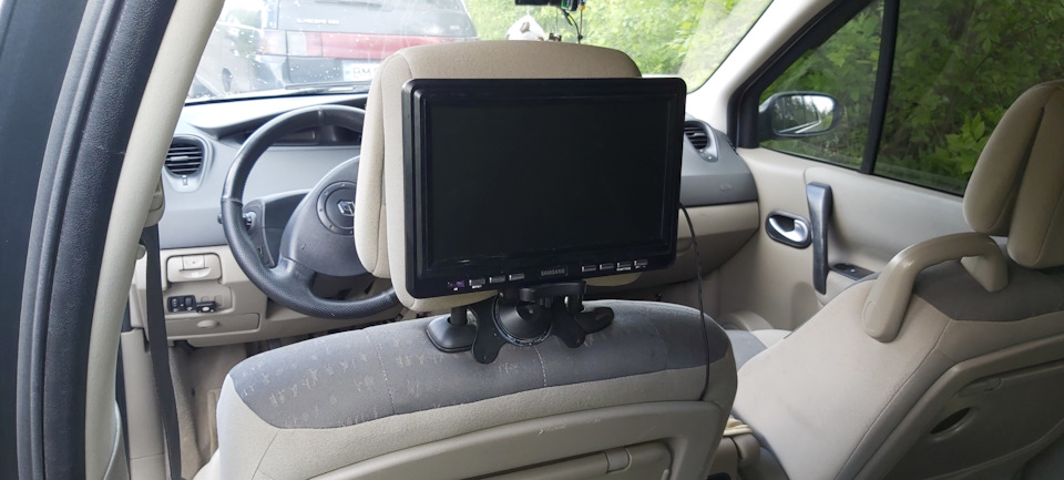 Телевизор в подголовник — Renault Grand Scenic II, 2 л, 2005 года ...