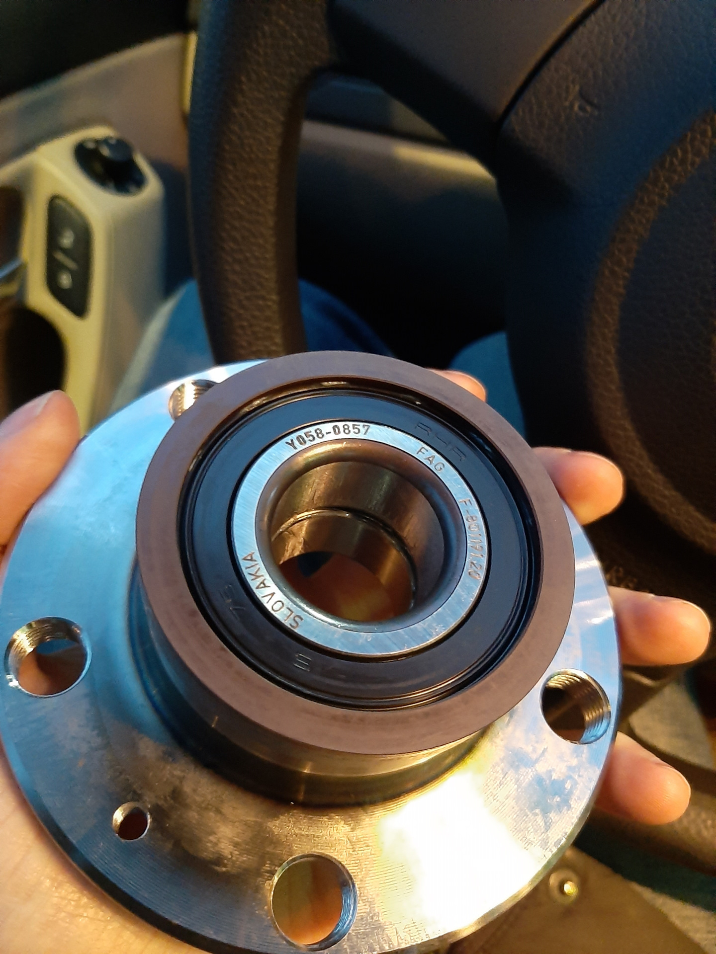 Замена задней левой ступицы — Volkswagen Polo Hatchback Mk5, 1,4 л ...