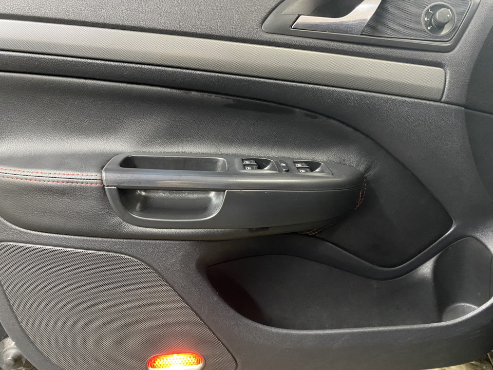 Вставки в дверные карты из Китая — Skoda Octavia A5 Mk2, 1,8 л, 2007 ...