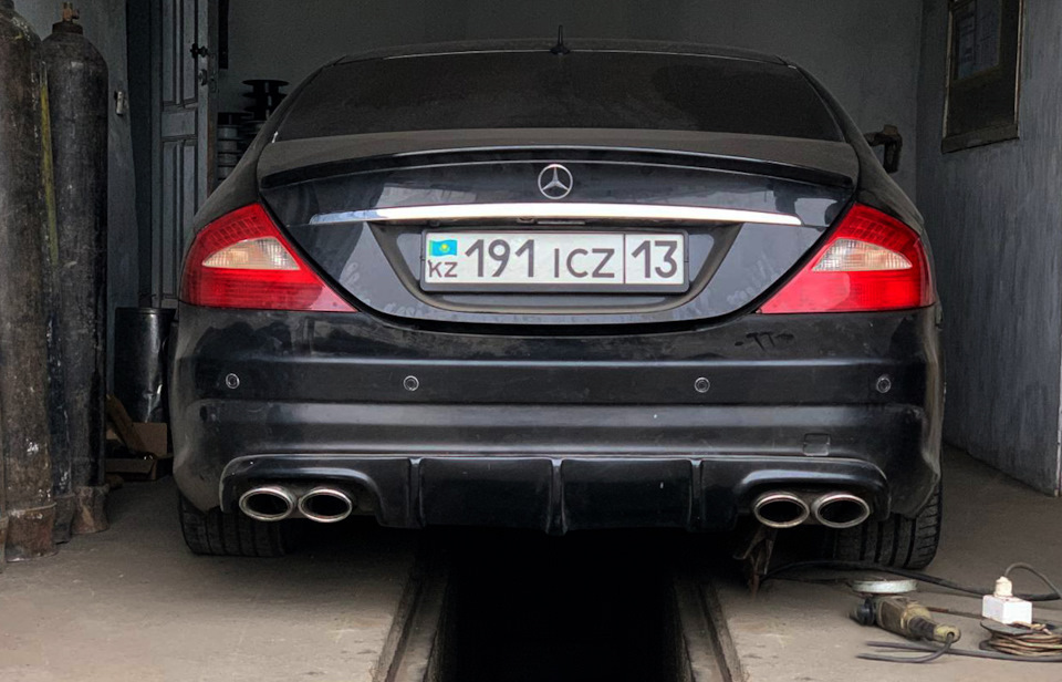 Установка заднего AMG бампера с диффузором на W219 — Mercedes-Benz CLS ...