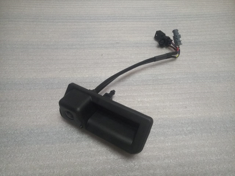 566827566A Кнопка открывания багажника с камерой VAG | Запчасти на DRIVE2