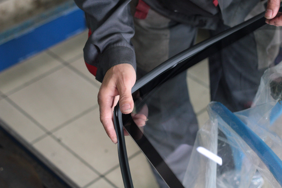 №16 Замена лобового стекла и полировка птф. — BMW 3 series (E46), 2,9 л ...