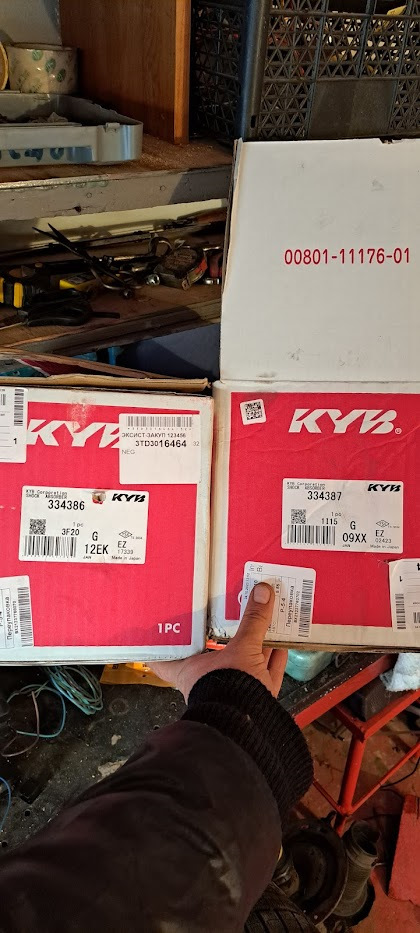 Замена передних амортизаторов на KYB серии Excel-G — Toyota Camry (XV30 ...