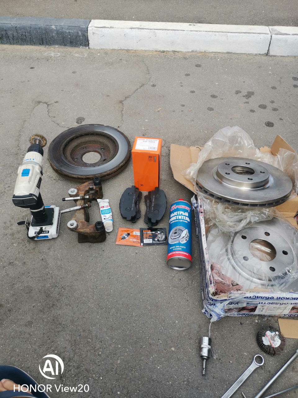 Замена передних тормозных дисков и колодок в круг. — Mitsubishi ASX, 1 ...