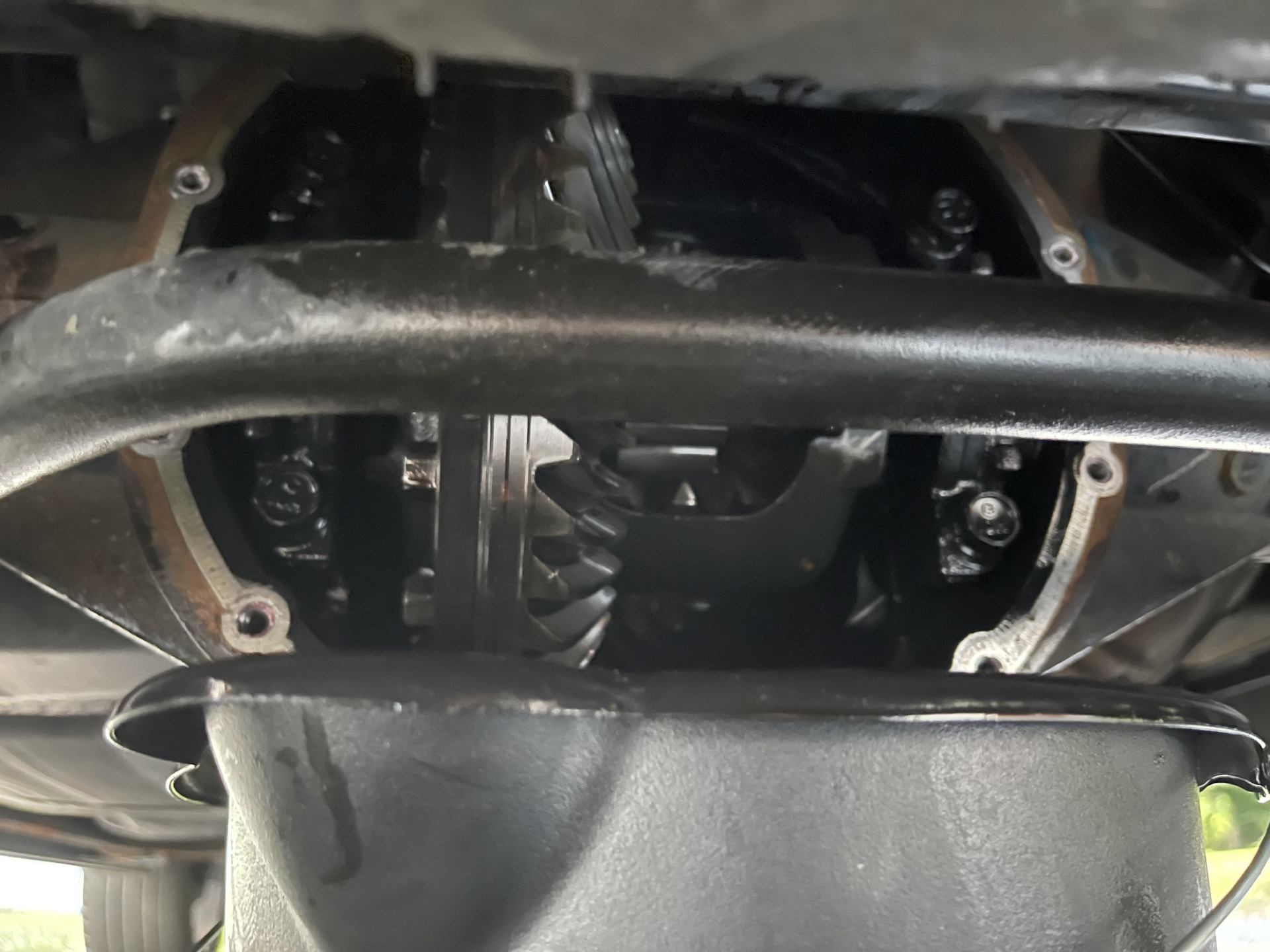 Часть:1 Слив масла редуктора и заднего моста. — Cadillac Escalade (4G ...