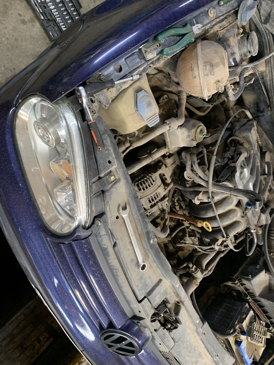 Замена ГРМ с помпой — Volkswagen Golf Mk4, 1,6 л, 1998 года | своими ...