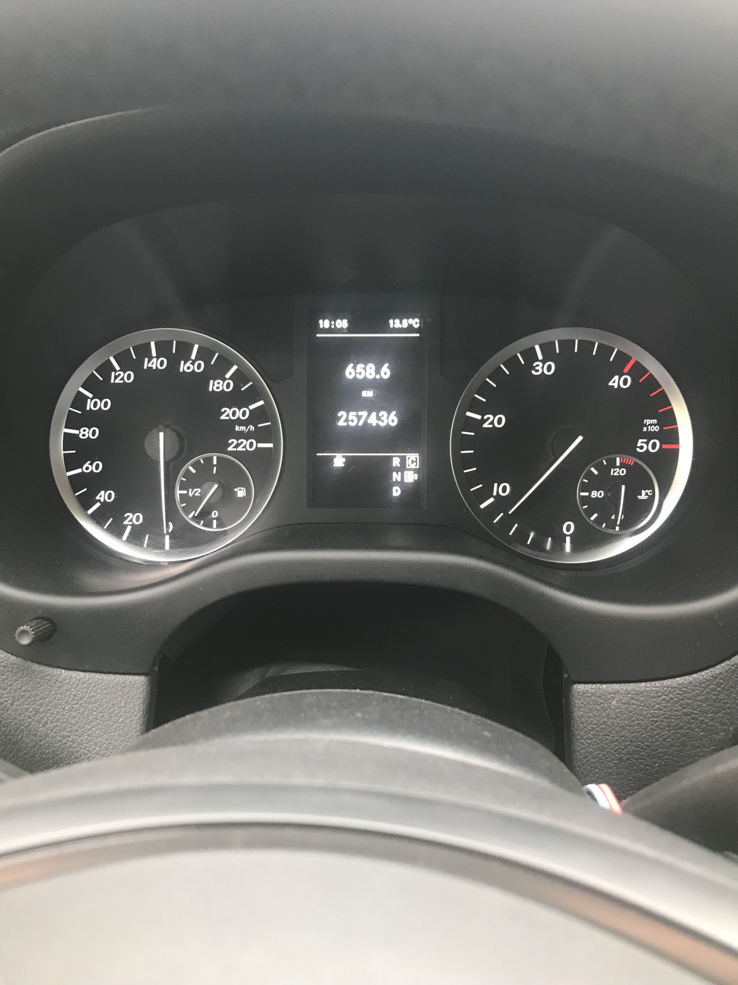 Установка заглушки вместо клапана давления масла — Mercedes-Benz Vito ...