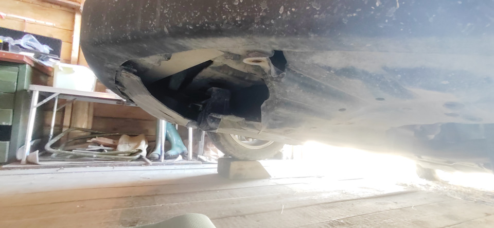 Замена защиты под бампером 51420-10010 — Toyota C-HR, 1,2 л, 2017 года ...