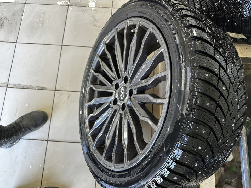 Шины зимние шипованные Pirelli 275/40 R20, литые диски 9Jx20 ET33 5x112 ...
