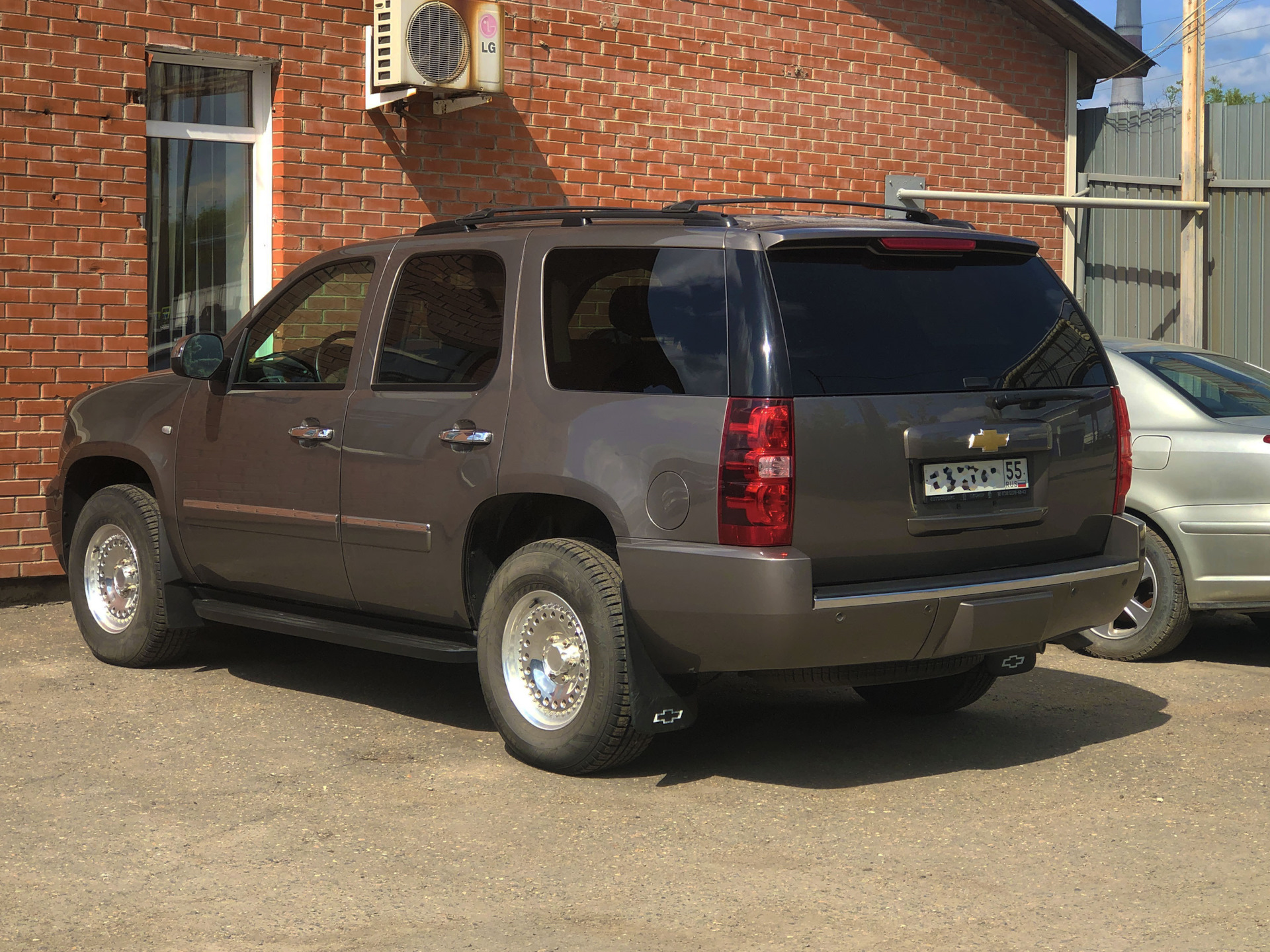 Небитый и некрашеный. Был. — Chevrolet Tahoe (GMT900), 5,3 л, 2015 года ...