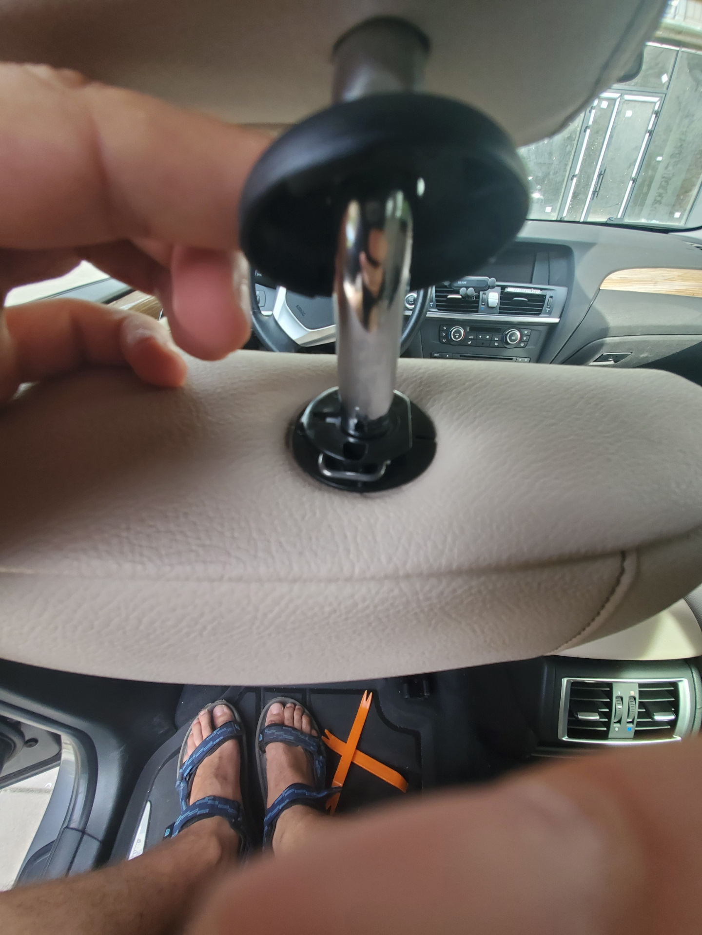 Заміна піропатрона активного підголовника — BMW X3 (F25), 3 л, 2011 ...