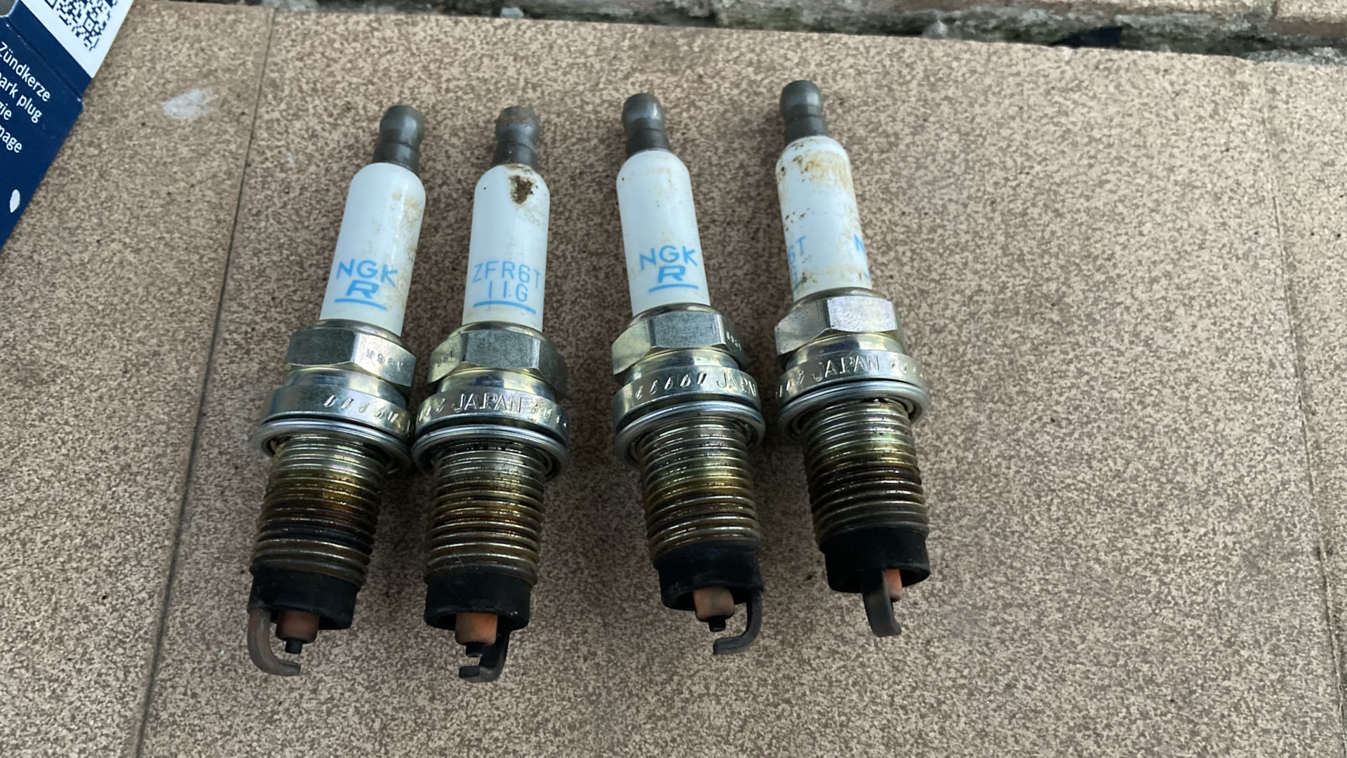 Замена свечей зажигания на BOSCH FR7HE02 — SEAT Ibiza (6J), 1,4 л, 2011 ...