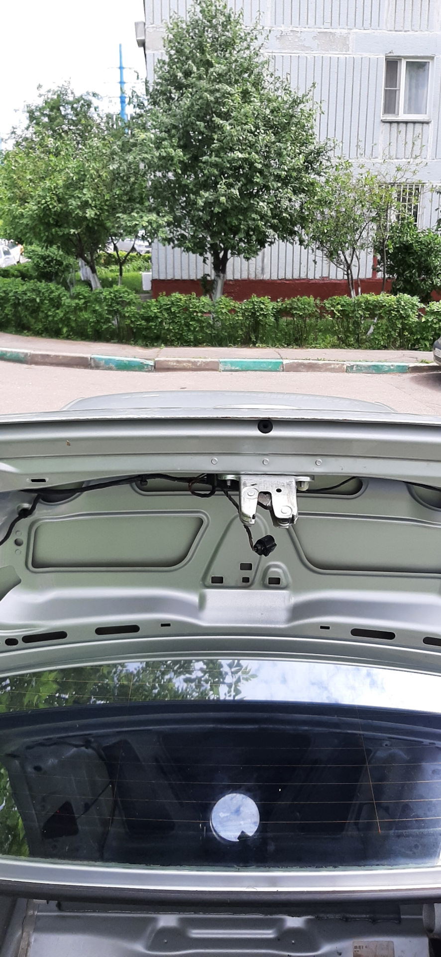 Камера заднего вида в значок с блоком — Volkswagen Passat B6, 1,8 л ...