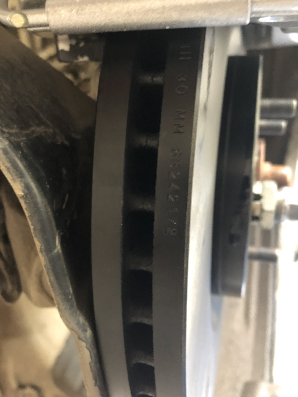 6-ти поршневые суппорта Brembo на переднюю ось Lexus RX 300 — Lexus RX ...