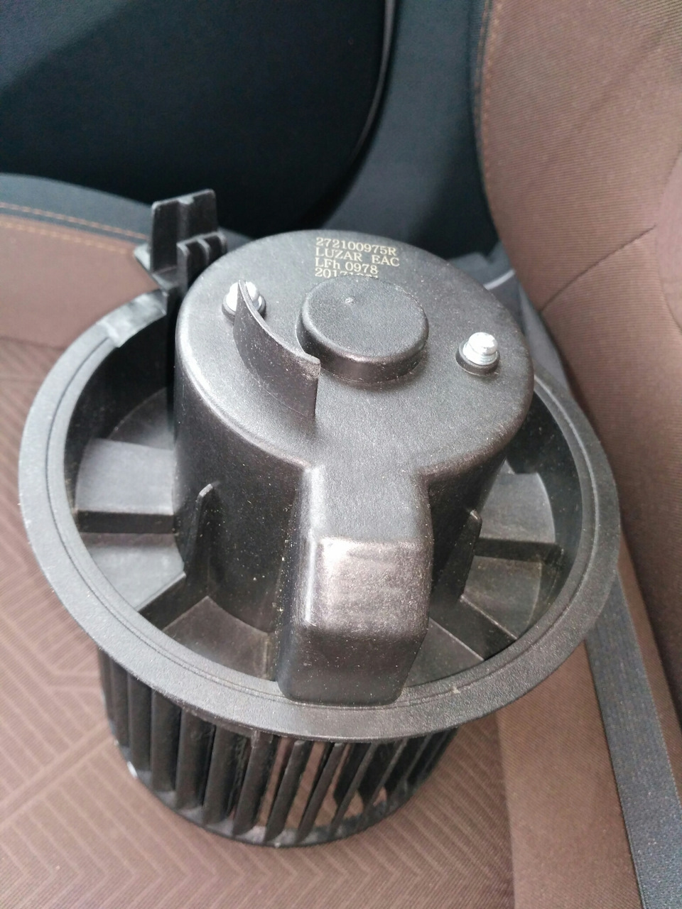 Замена вентилятора отопителя на Лада Веста. — Lada Vesta (1G), 1,6 л ...