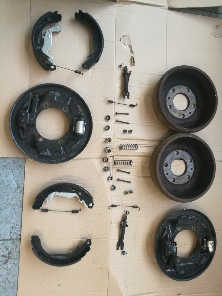 440607493R Комплект барабанных тормозных колодок Shoe Kit Pro. Задняя ...