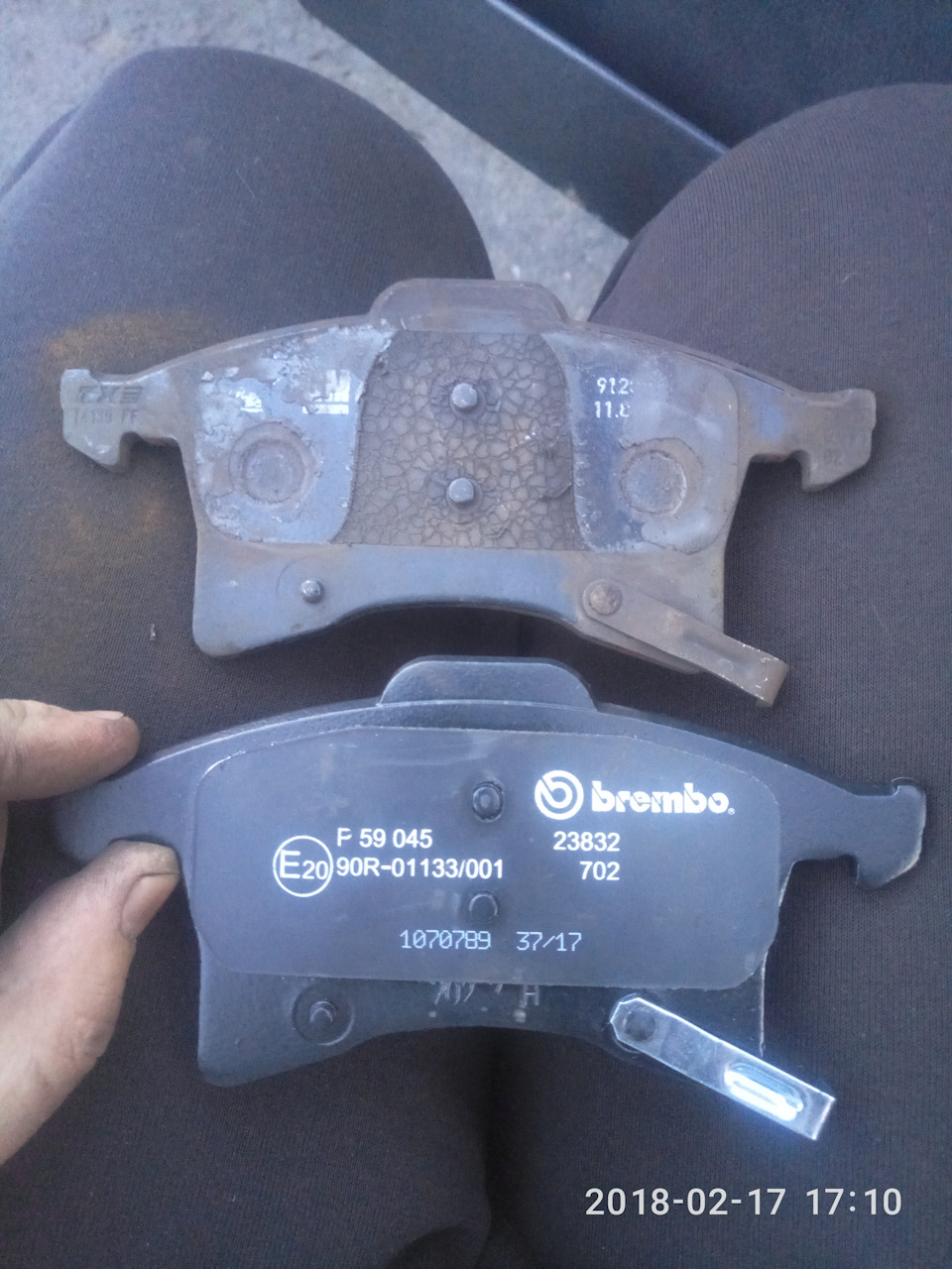 Замена передних тормозных колодок на Brembo P59045 — Opel Astra H, 1,6 ...