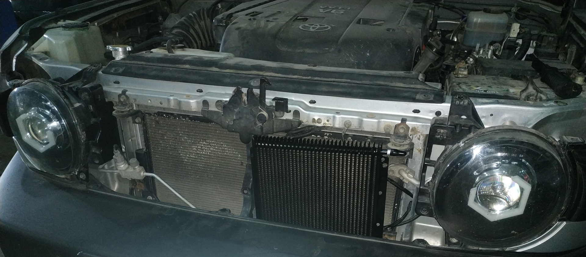 Дополнительный радиатор "HAYDEN-699" на АКПП — Toyota FJ Cruiser, 4 л ...