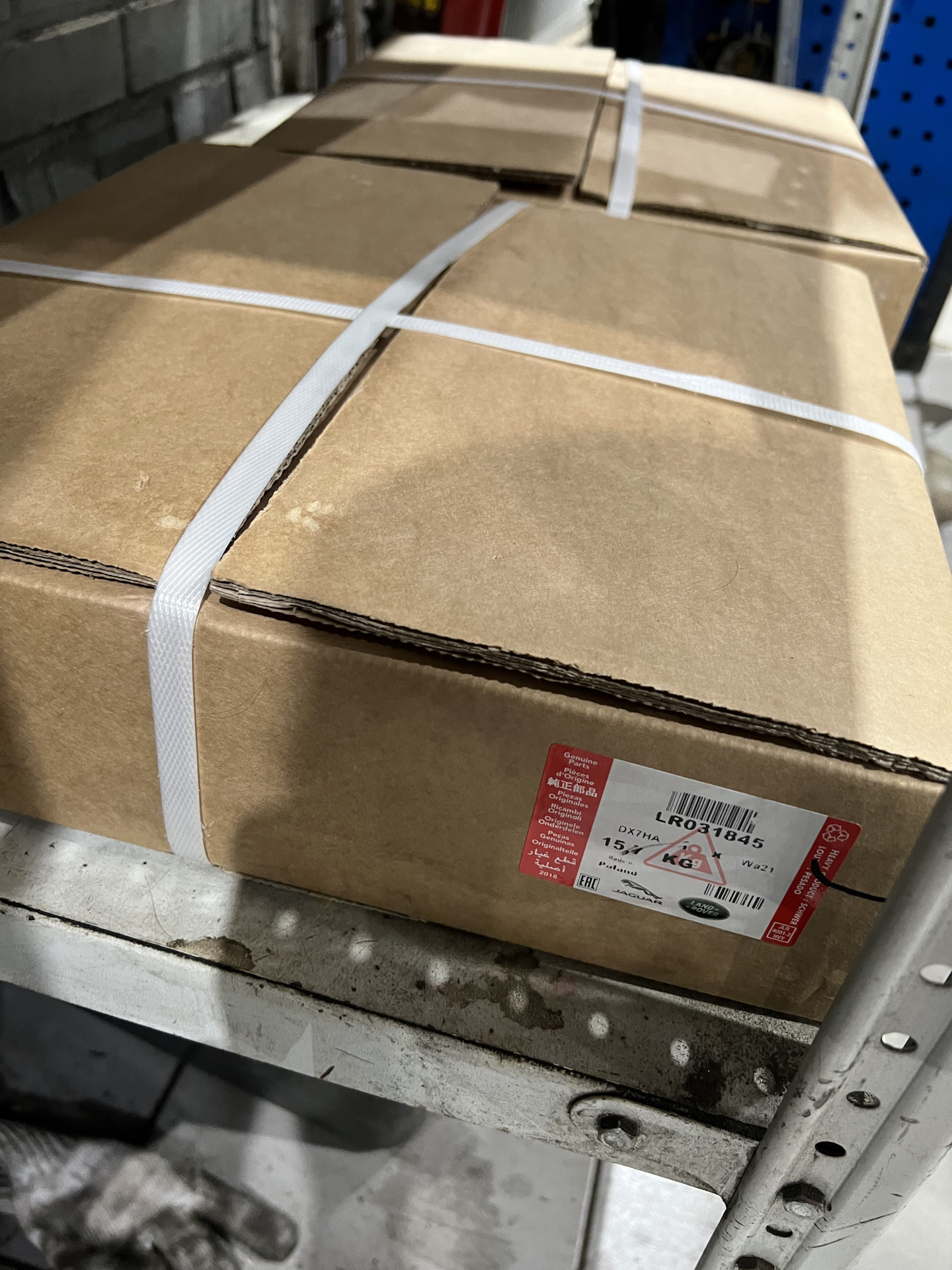 Замена передних тормозных дисков и колодок — Land Rover Range Rover (3G ...