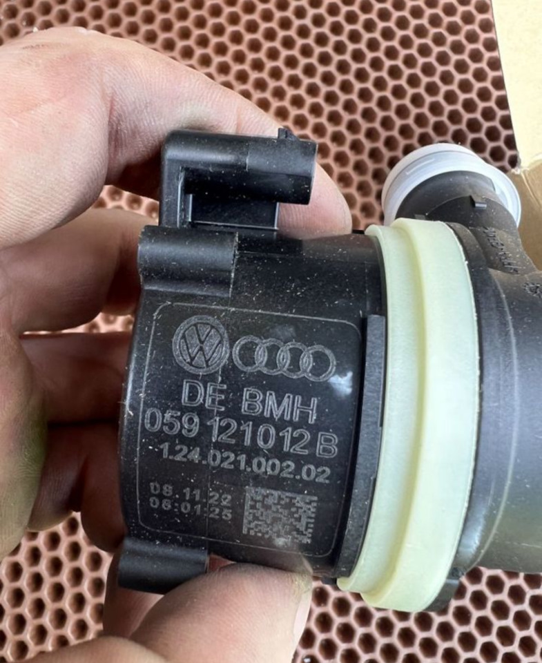 059121012B Насос системы охлаждения, дополнител. VAG | Запчасти на DRIVE2