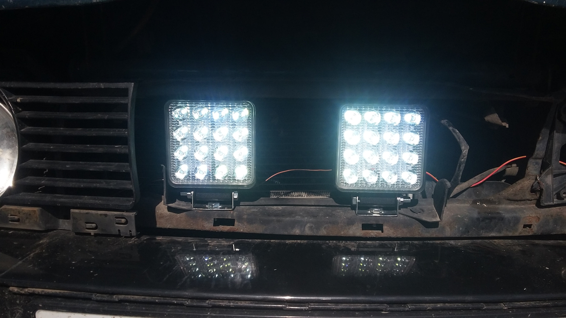 LED-ы в решетку — BMW 5 series (E34), 2 л, 1992 года | электроника | DRIVE2