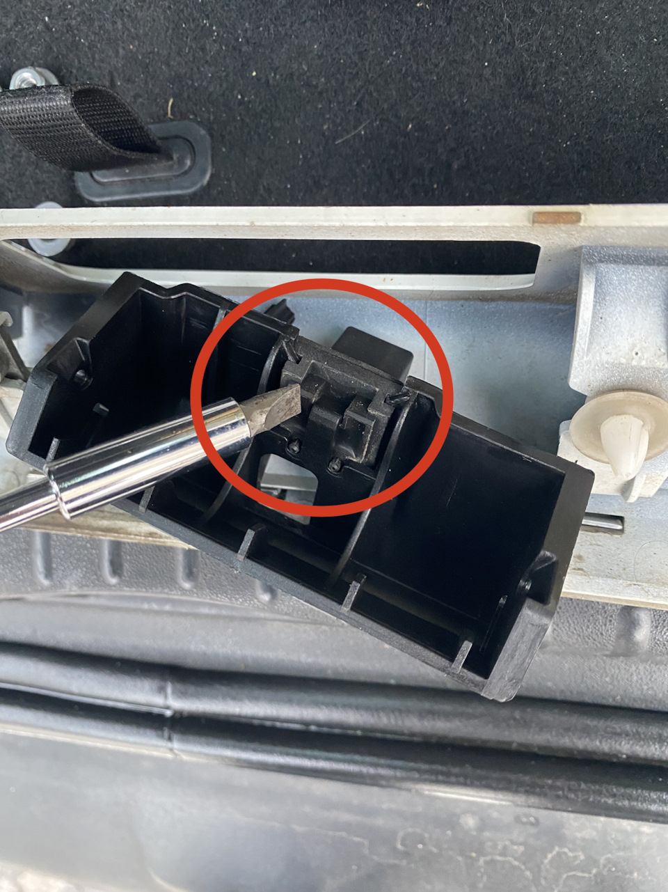 Замена ручки багажника Citroen C3 Picasso — Citroen C3 Picasso, 1,6 л ...