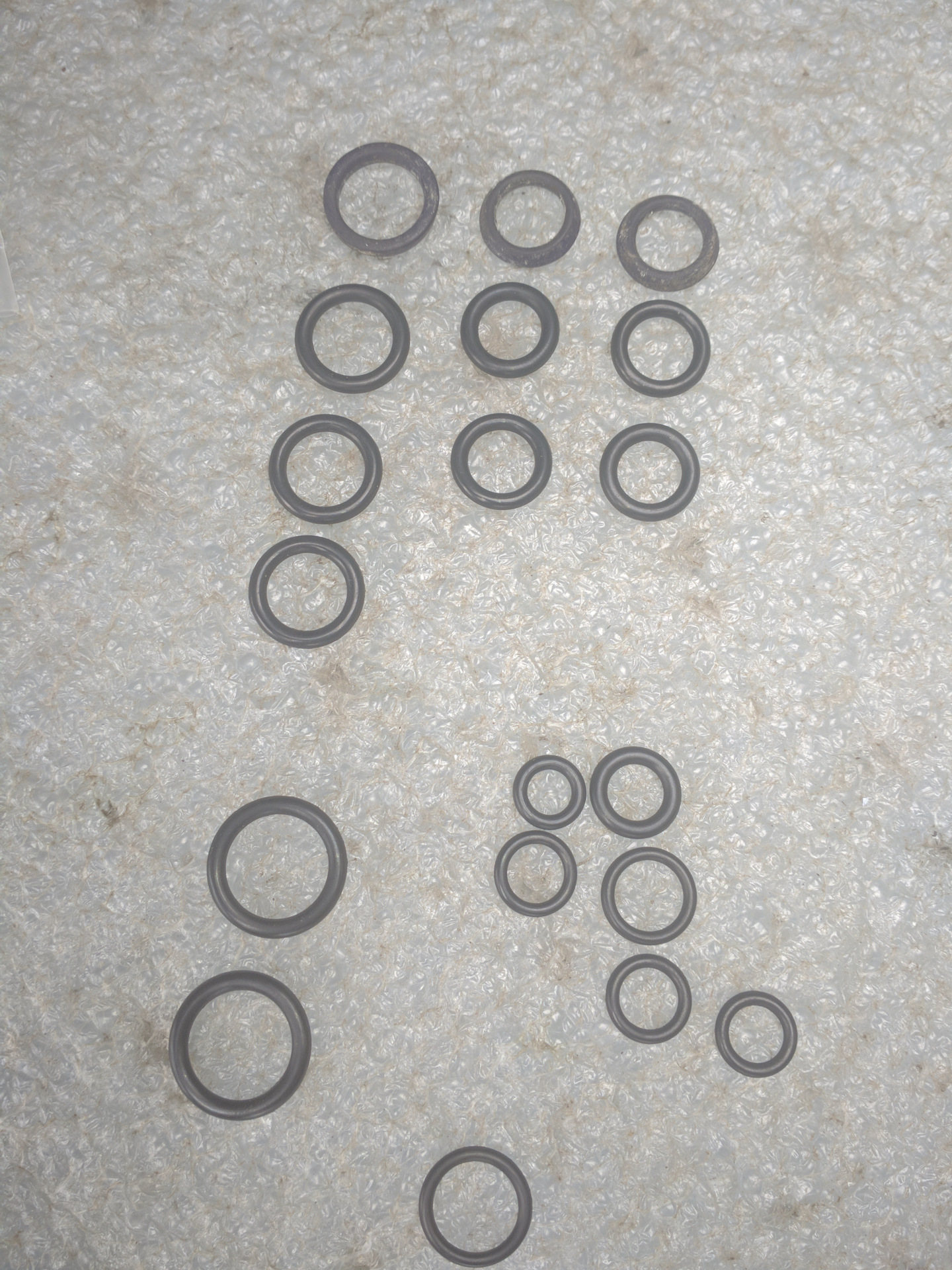 Замена уплотнений трубок кондиционера — Ford Focus Sedan I, 1,6 л, 2004 ...