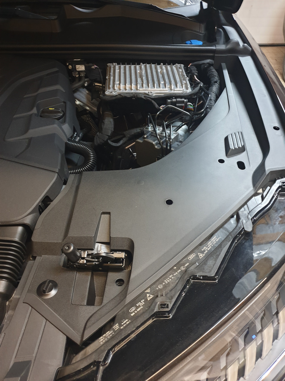 Продолжаем доработки — пришли пыльники под капот — Audi Q7 (2G), 3 л ...