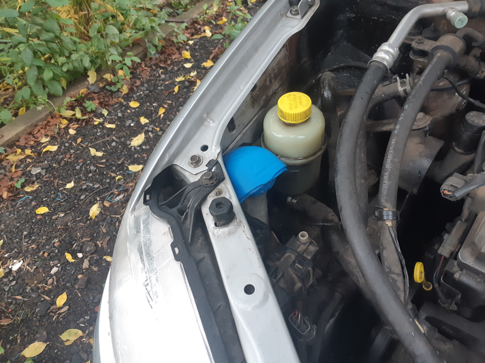 Крышка бочка омывающей жидкости. — Mazda 323 VI, 1,6 л, 2001 года ...