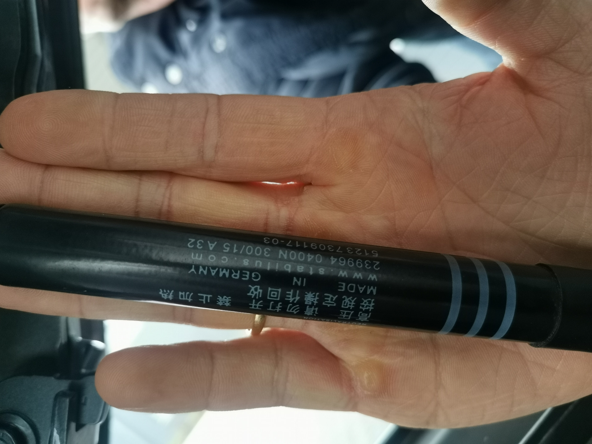 Газовые упоры капота и TÜV — BMW 5 series (F10), 3 л, 2015 года ...