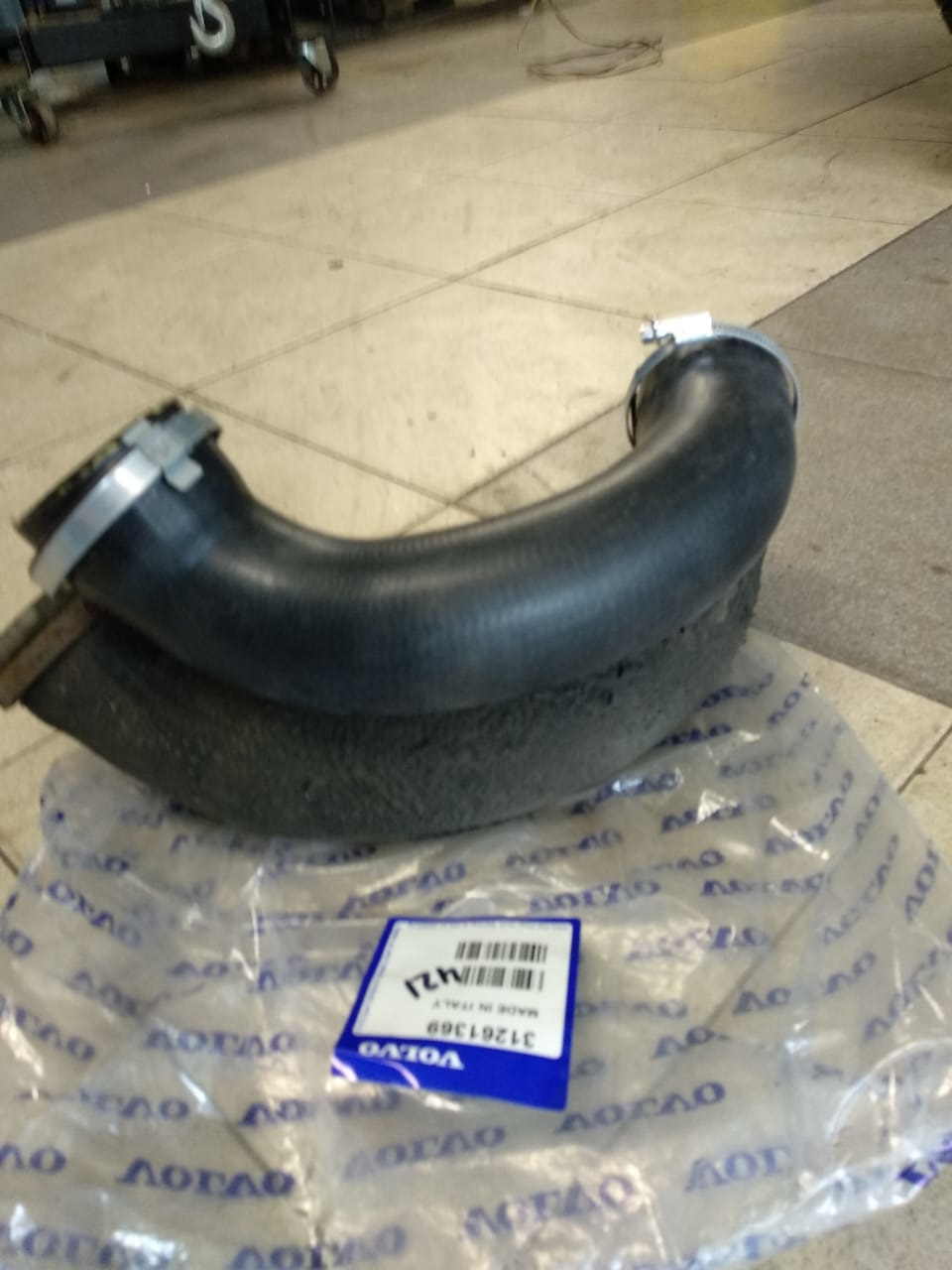 31261369 ПАТРУБОК СИСТЕМЫ ОХЛАЖДЕНИЯ. Volvo | Запчасти на DRIVE2