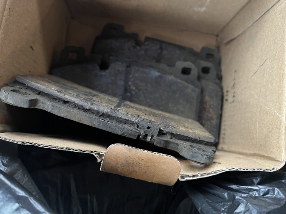 Замена дисков и колодок — Porsche Macan, 2 л, 2018 года | визит на ...