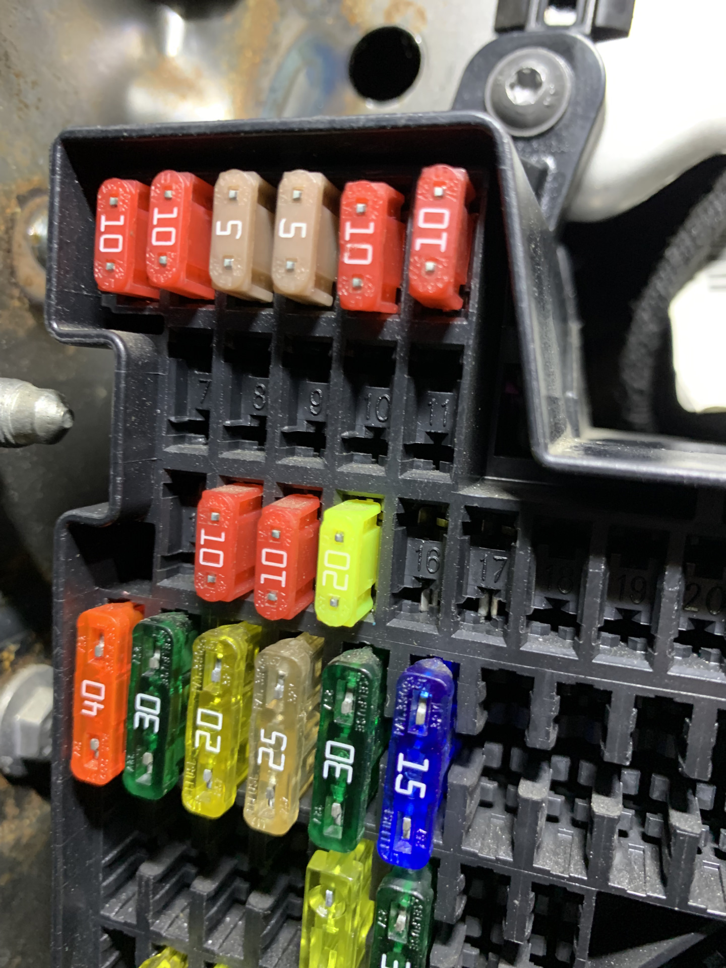 Установка оригинальной камеры заднего вида — Volkswagen Golf Mk6, 1,4 л ...