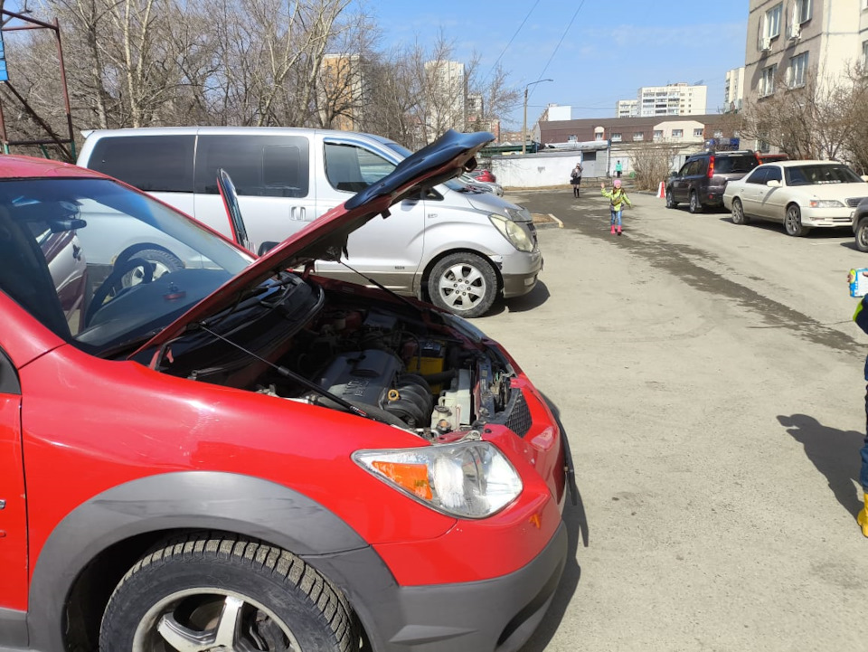 Газовые упоры капота — Pontiac Vibe (1G), 1,8 л, 2004 года | своими ...