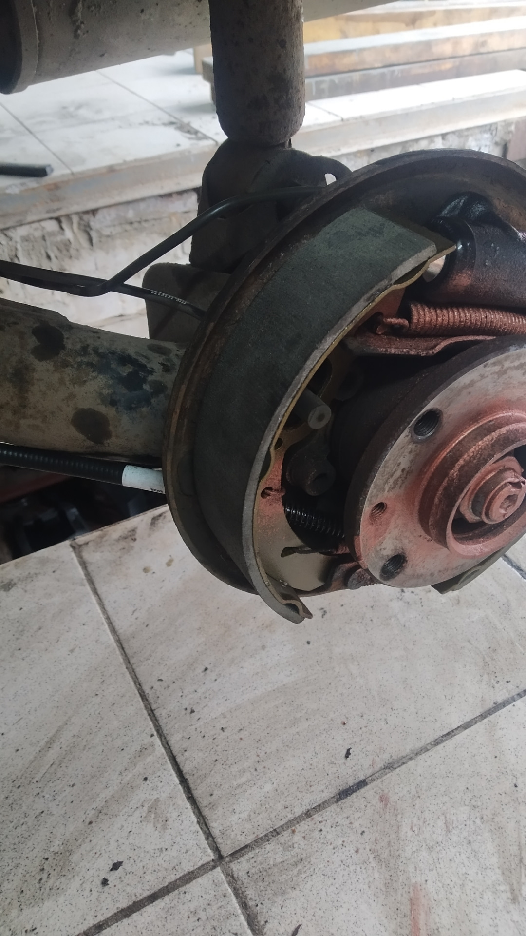 Задние тормоза — Lada Приора седан, 1,6 л, 2014 года | расходники | DRIVE2