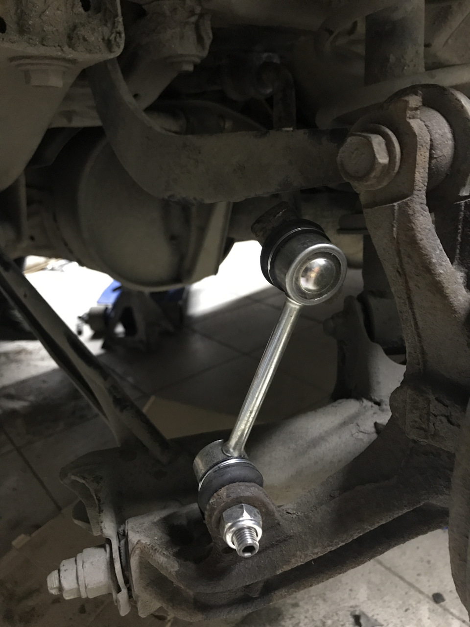 Замена стоек стабилизатора задних + масло — Toyota Celica (230), 1,8 л ...