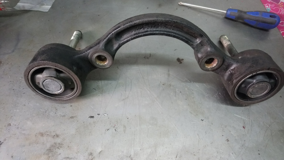 Замена сайлентблоков опоры заднего редуктора и сальника хвостовика ...