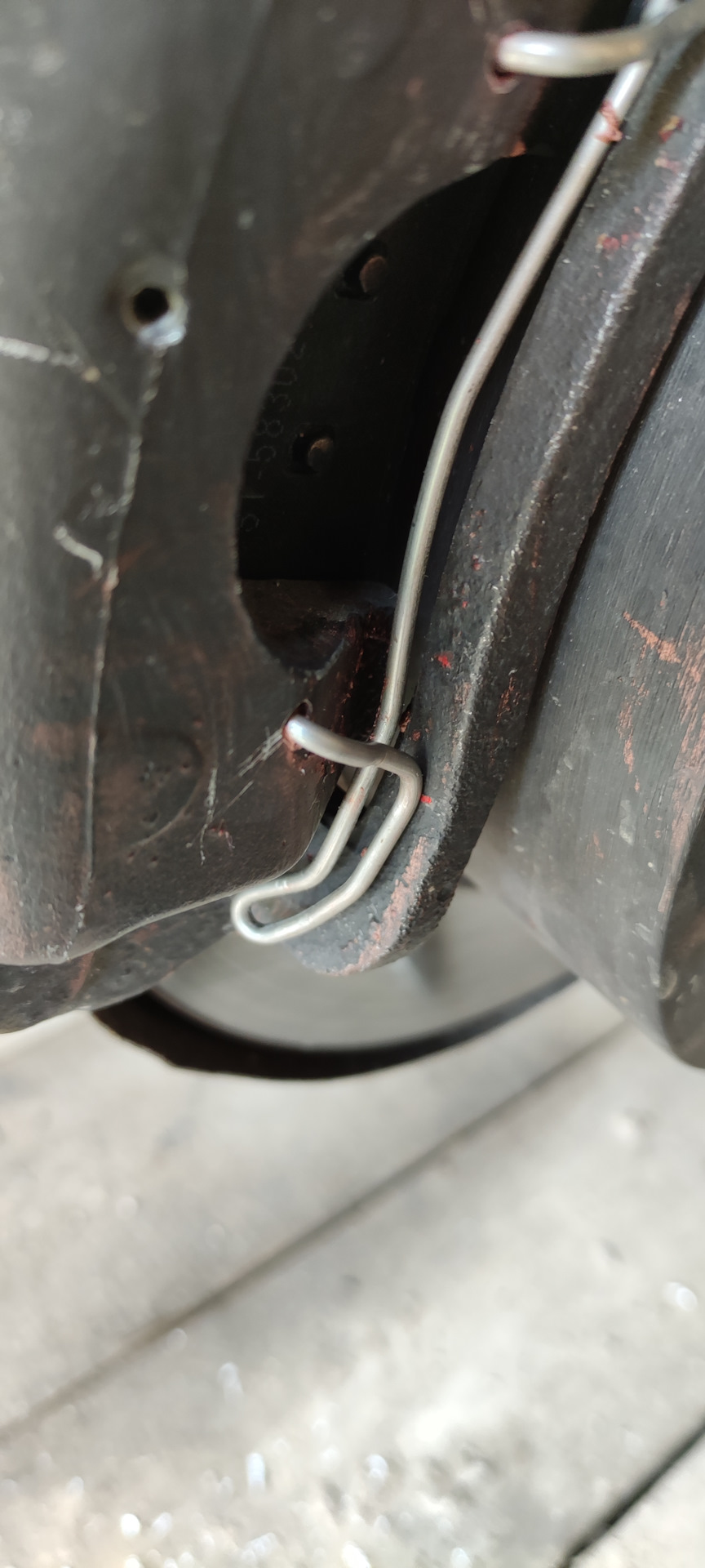 Скобы на задние суппорта — Hyundai Santa Fe (2G), 2,7 л, 2006 года ...