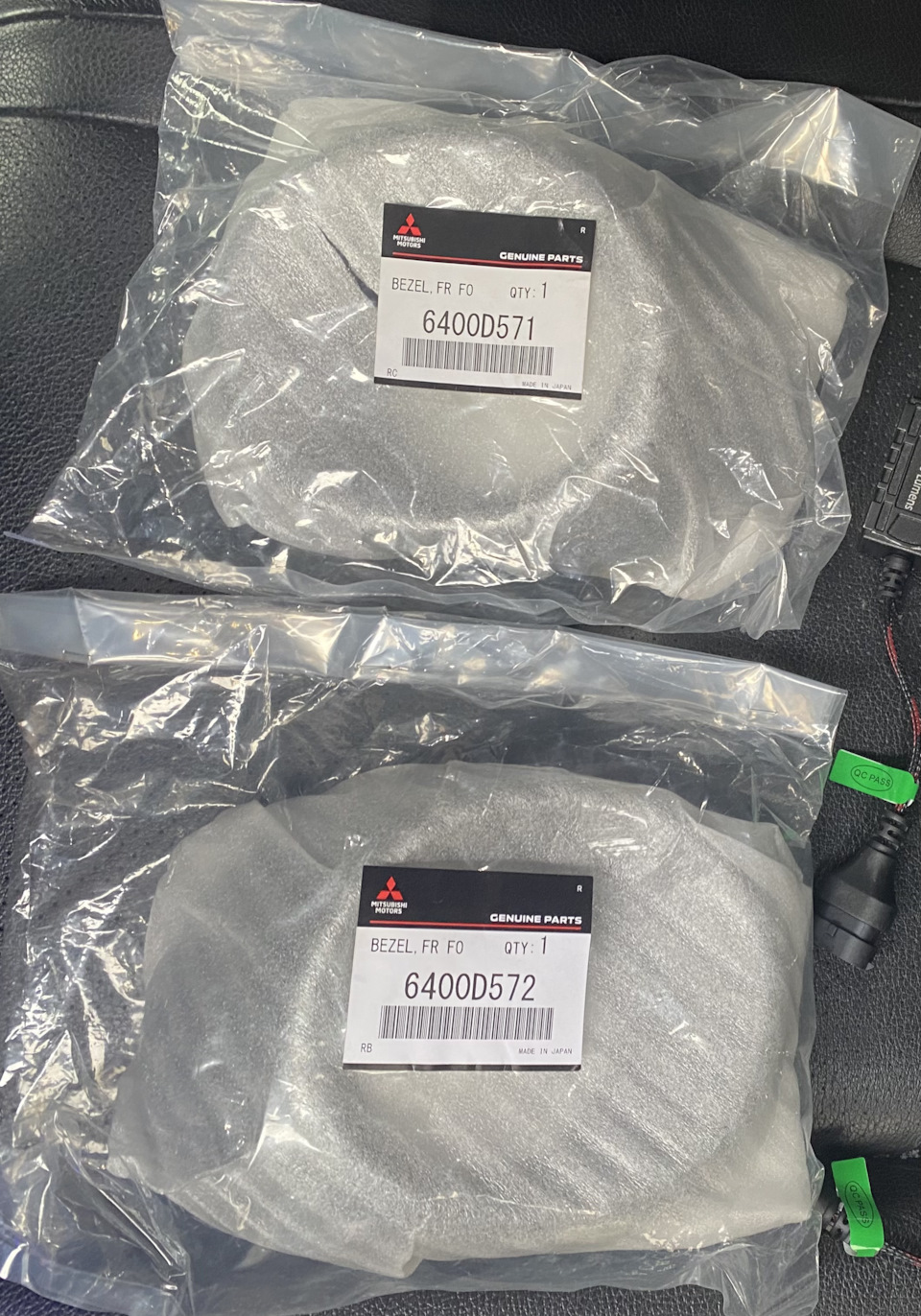 6400D572 НАКЛАДКА ПЕРЕДНЕГО БАМПЕРА ПРАВАЯ Mitsubishi | Запчасти на DRIVE2