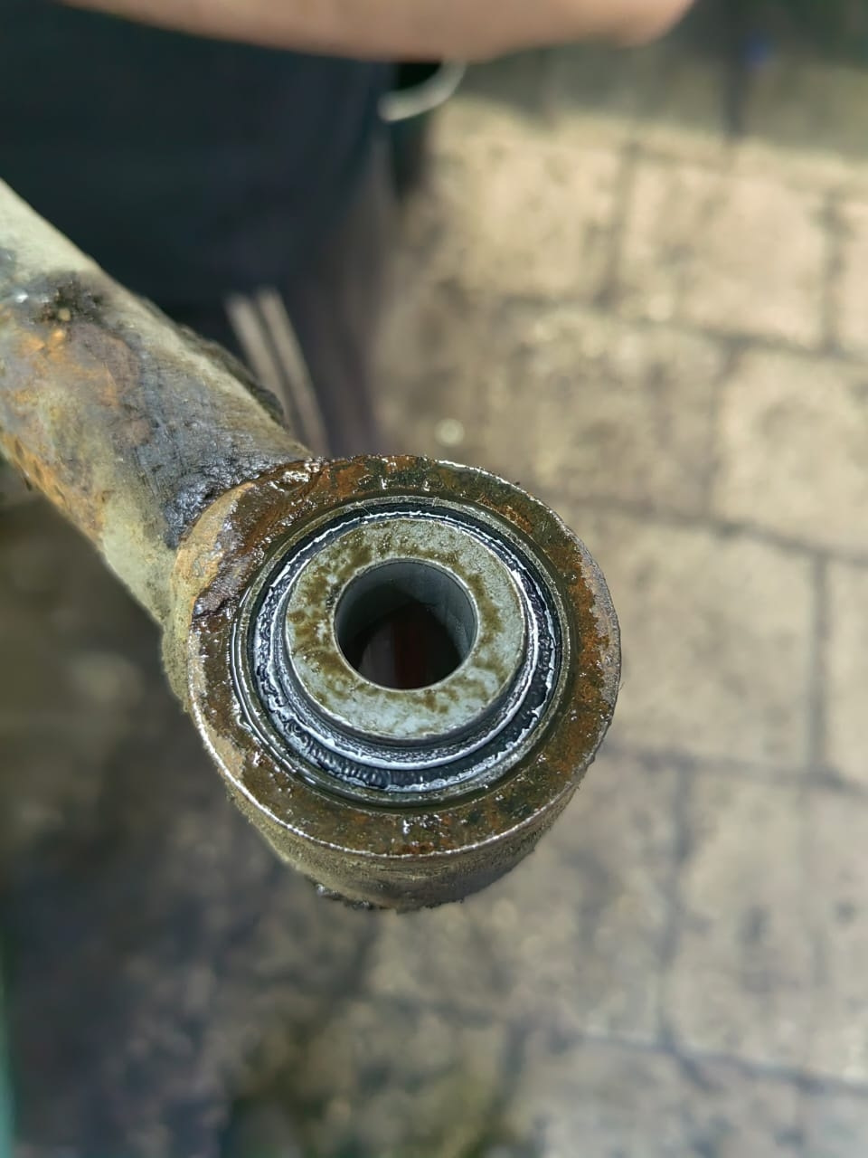 Замена сайлентблоков в задних рычагах — Toyota Land Cruiser Prado 120 ...