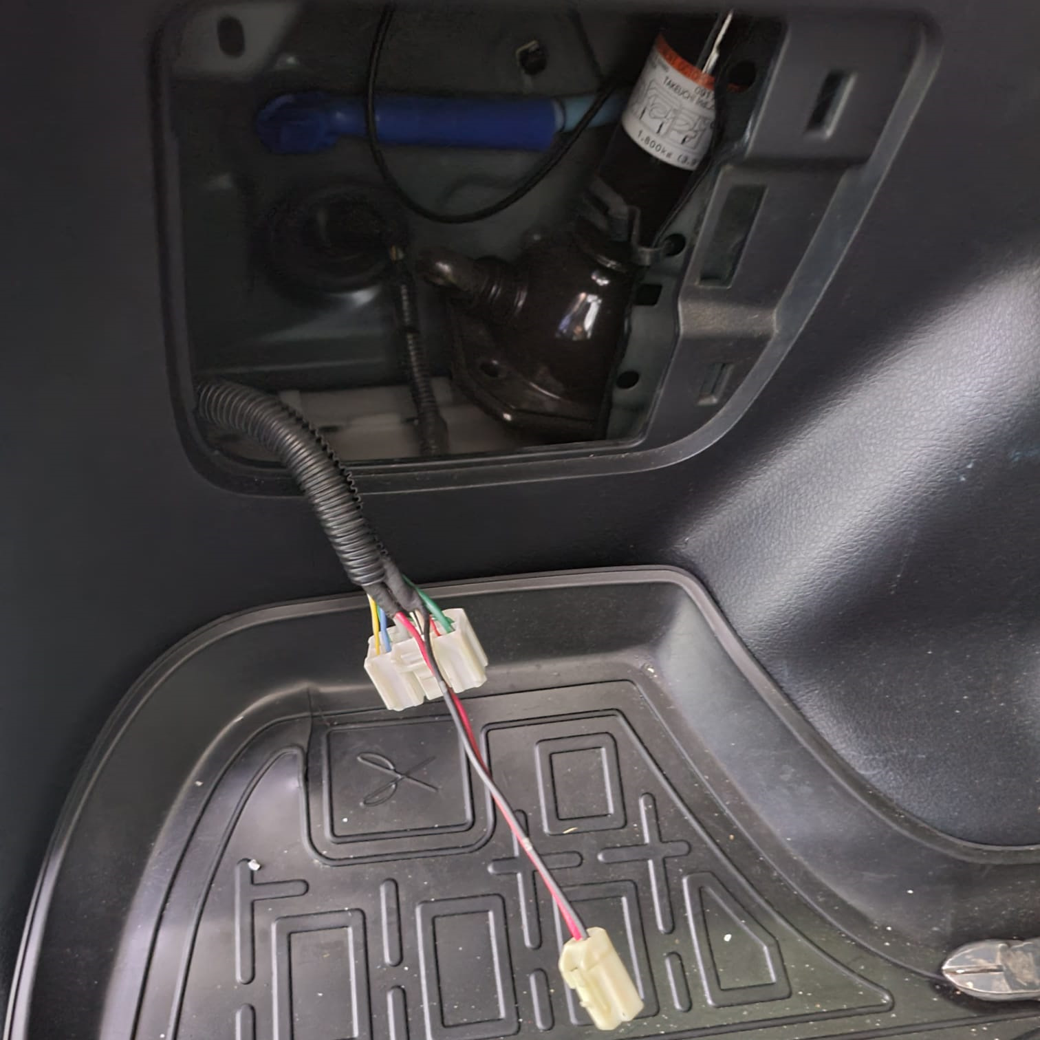 " Прикуриватель " в багажник + LED прожектора — Toyota Land Cruiser ...