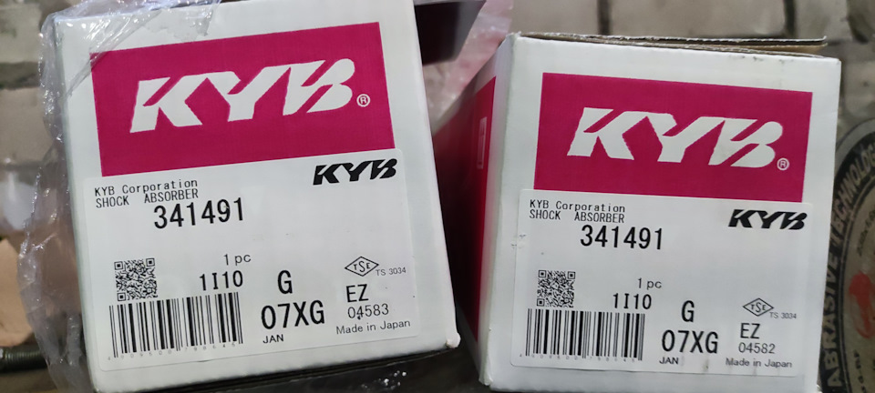 Небольшой ремонт задней подвески. Новые амортизаторы. Возможно ...