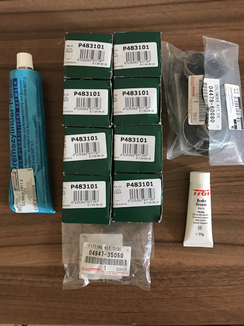 0494735050 Монтажный комплект тормозных колодок. Передняя ось TOYOTA ...