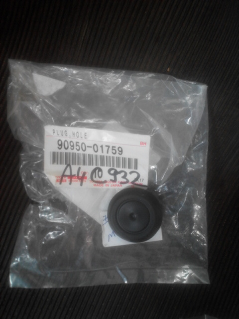 Заглушка внутренней арки заднего колеса — Toyota Highlander (XU20), 2,4 ...